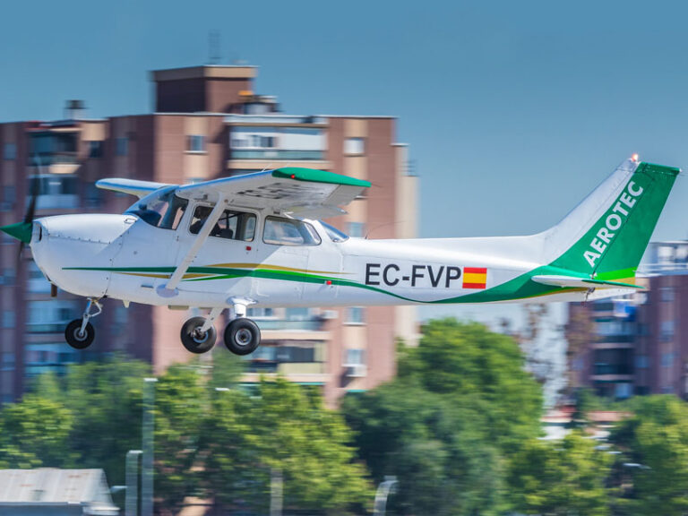 CESSNA_C172N_AEROTEC_LOW_RES - Aerotec